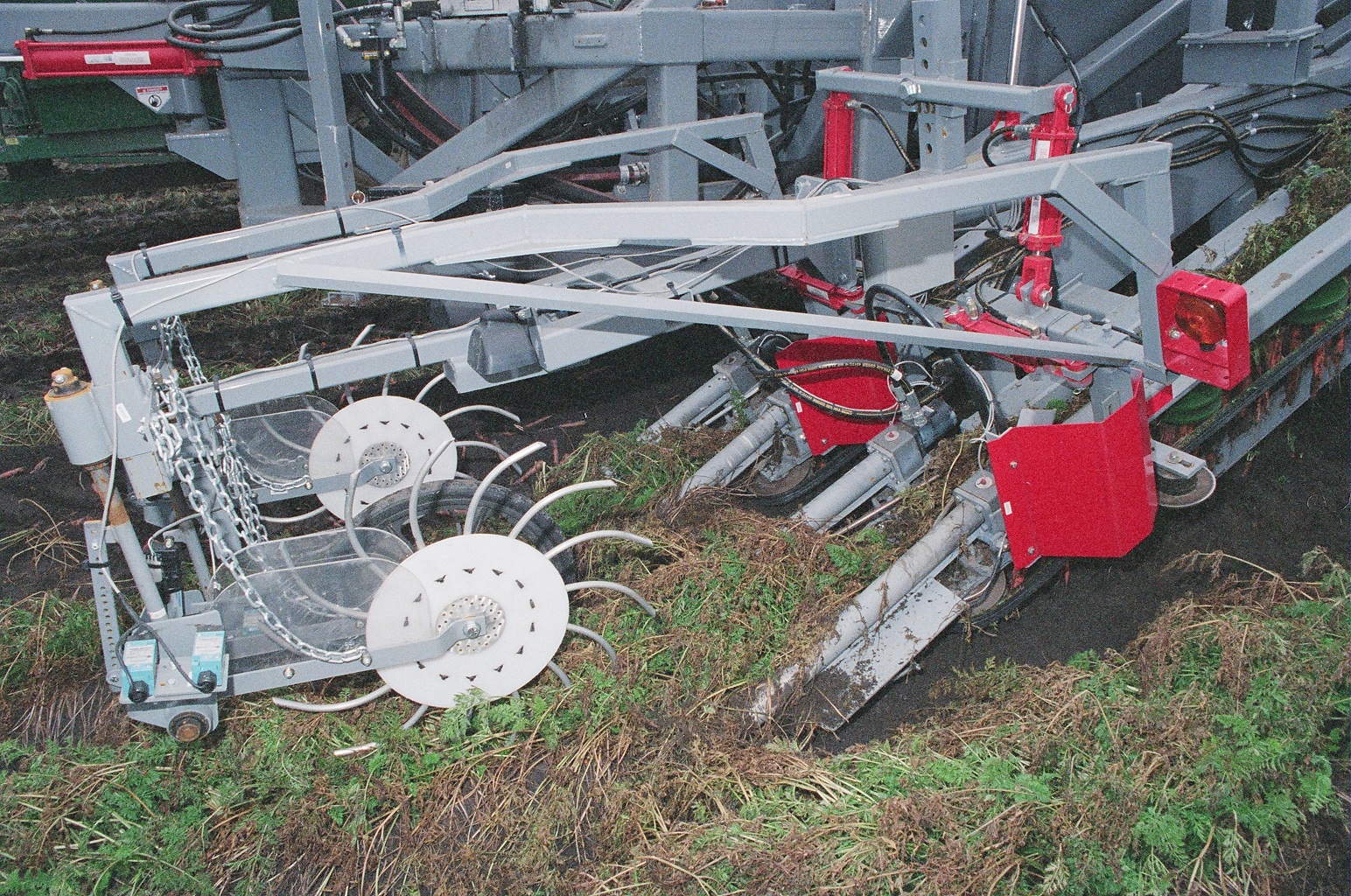 8020 Carrot Harvester-5 - Pik Rite